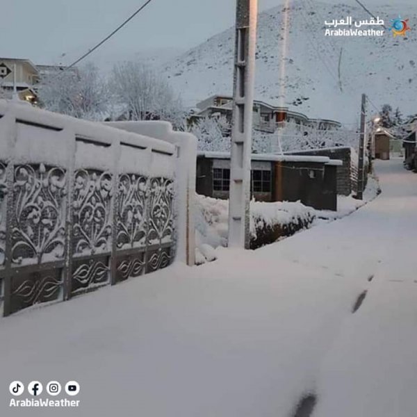 Pictures | Distinctive scenes of snow covering one of the mountain ...